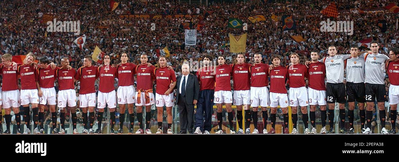 The AS Roma soccer team pose for the family picture at Rome's Olympic ...