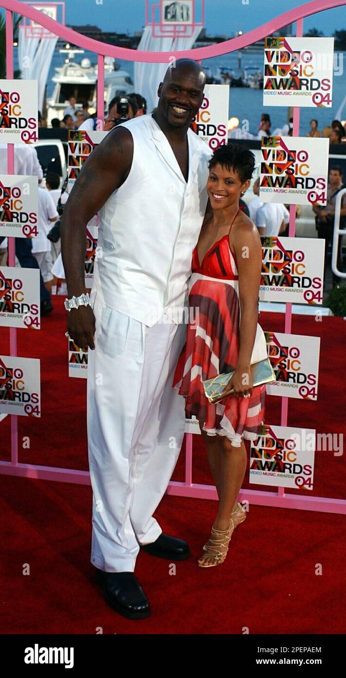 Shaquille O'Neal and his wife, Shaunie Nelson, arrive for the MTV Video ...