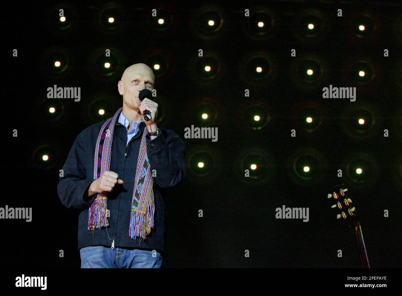 Peter Garrett introduces Crowded House at the Live Earth concert ...