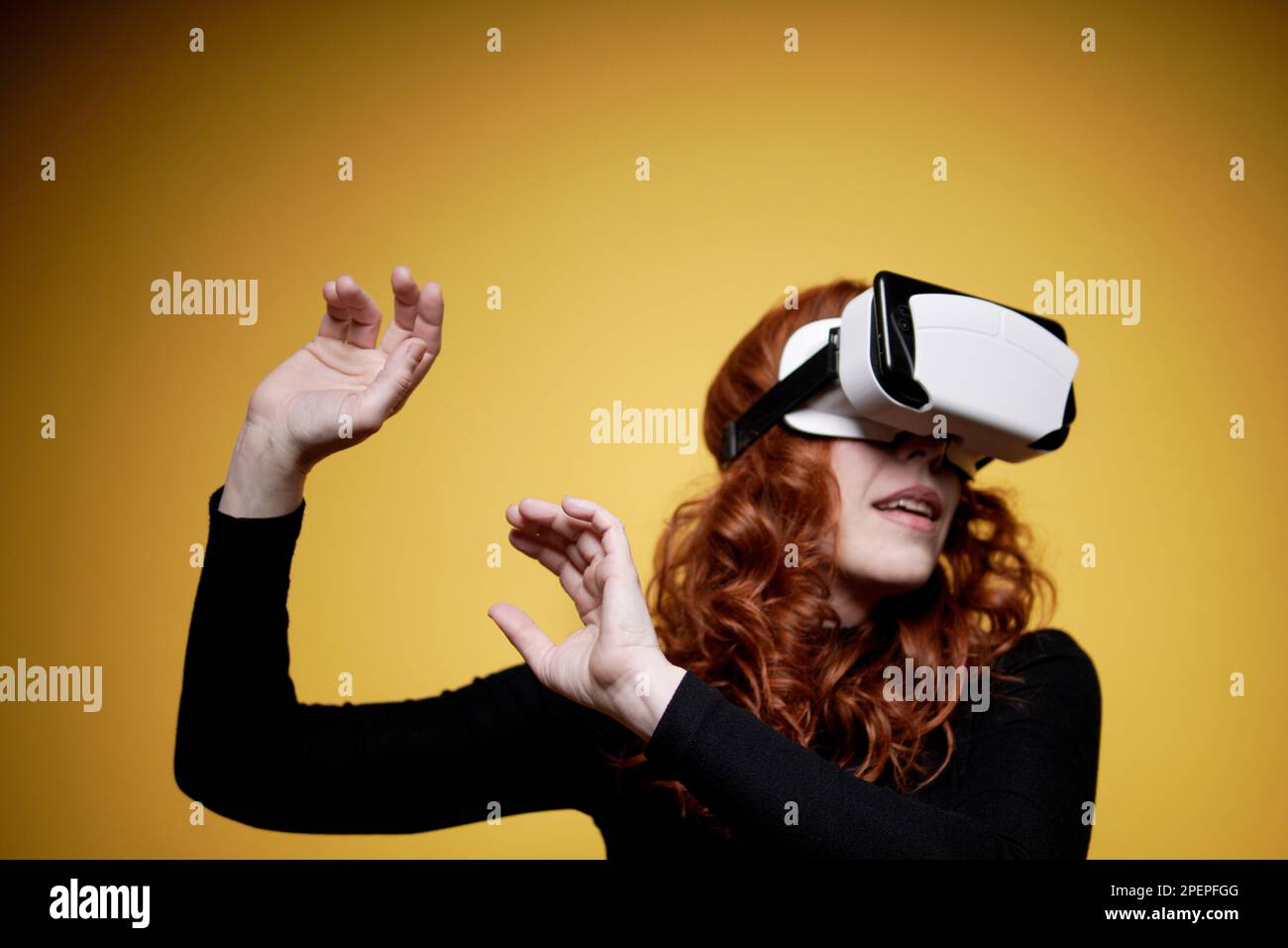 Virtual woman hi-res stock photography and images - Alamy
