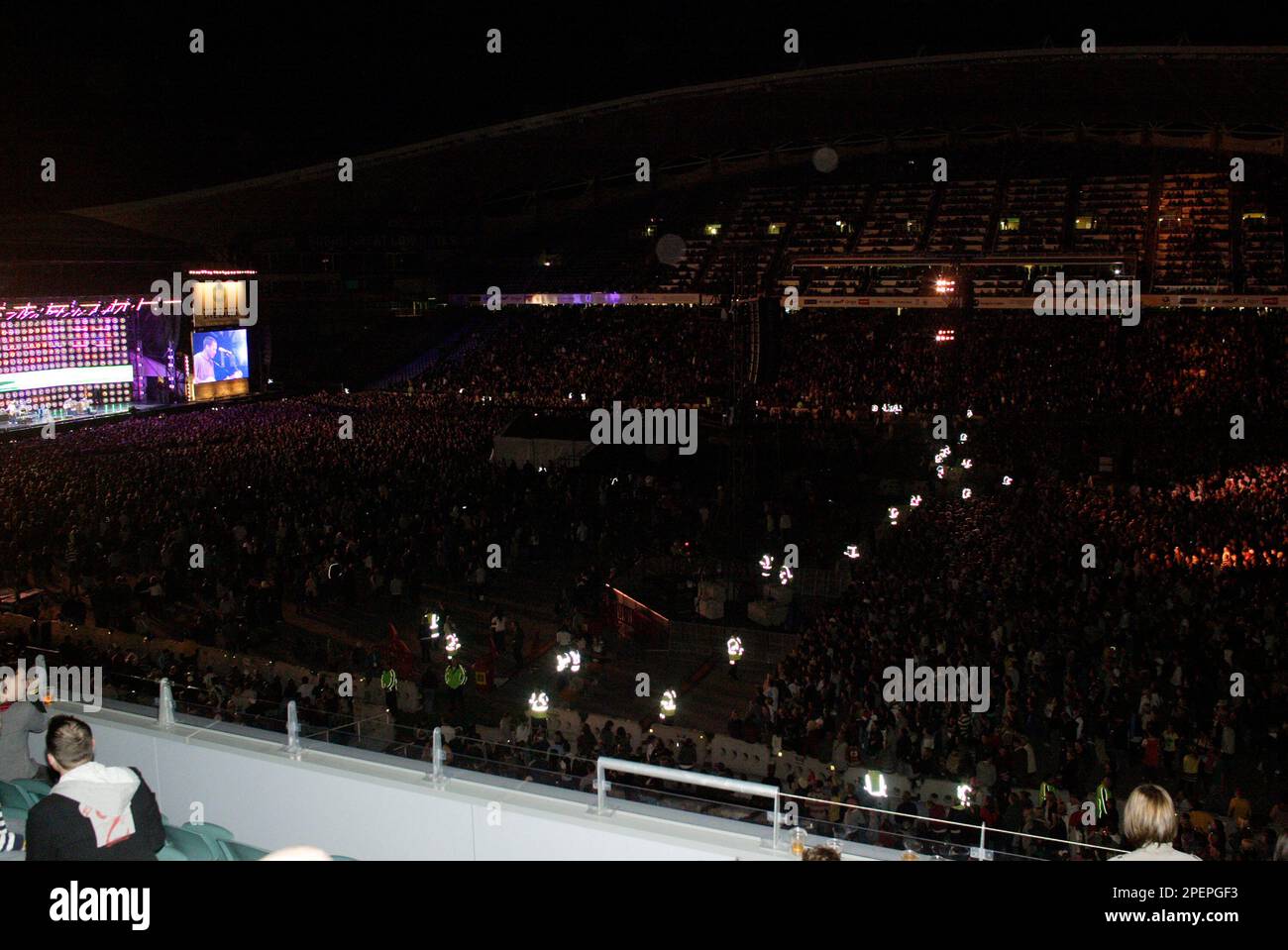Jack Johnson performing at the Live Earth concert. Aussie Stadium ...