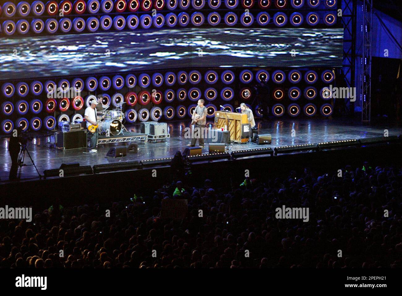 Jack Johnson performing at the Live Earth concert. Aussie Stadium ...