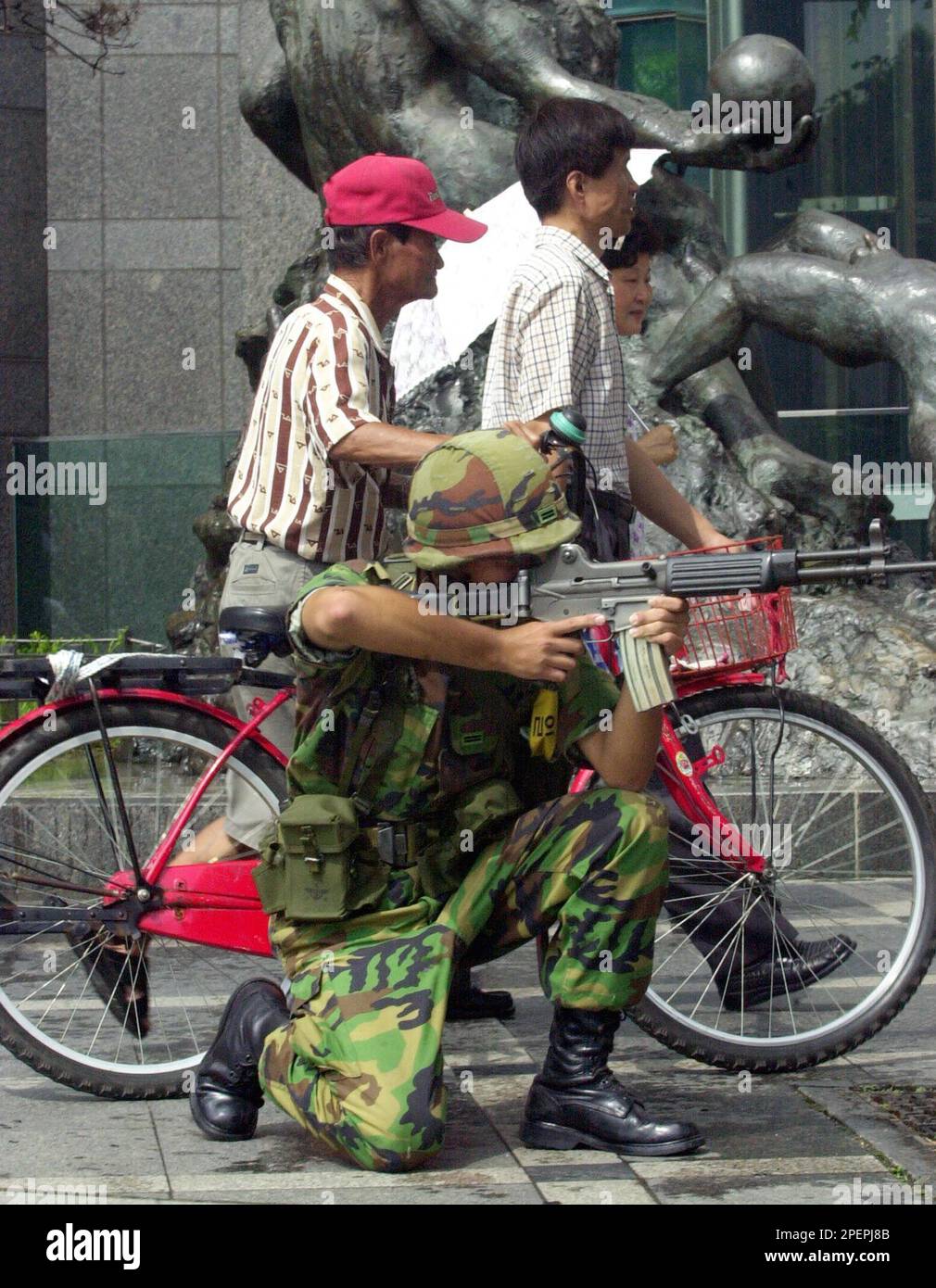 A South Korean Army soldier aims his automatic weapon during the Ulchi ...