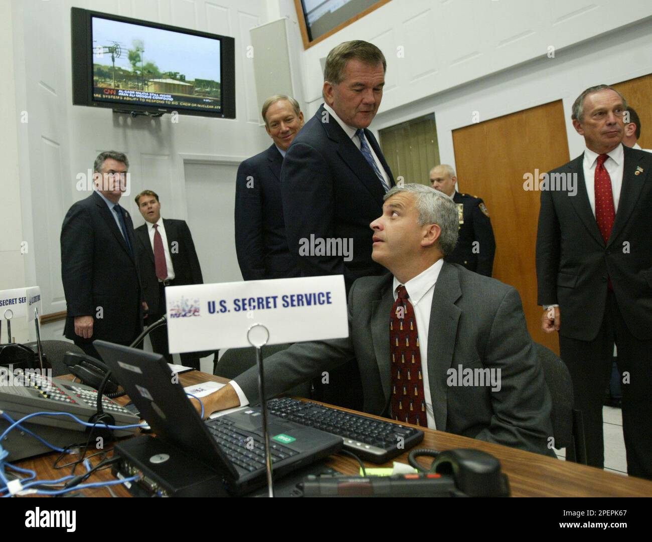 Department of Homeland Security Secretary Tom Ridge, center, talks to ...