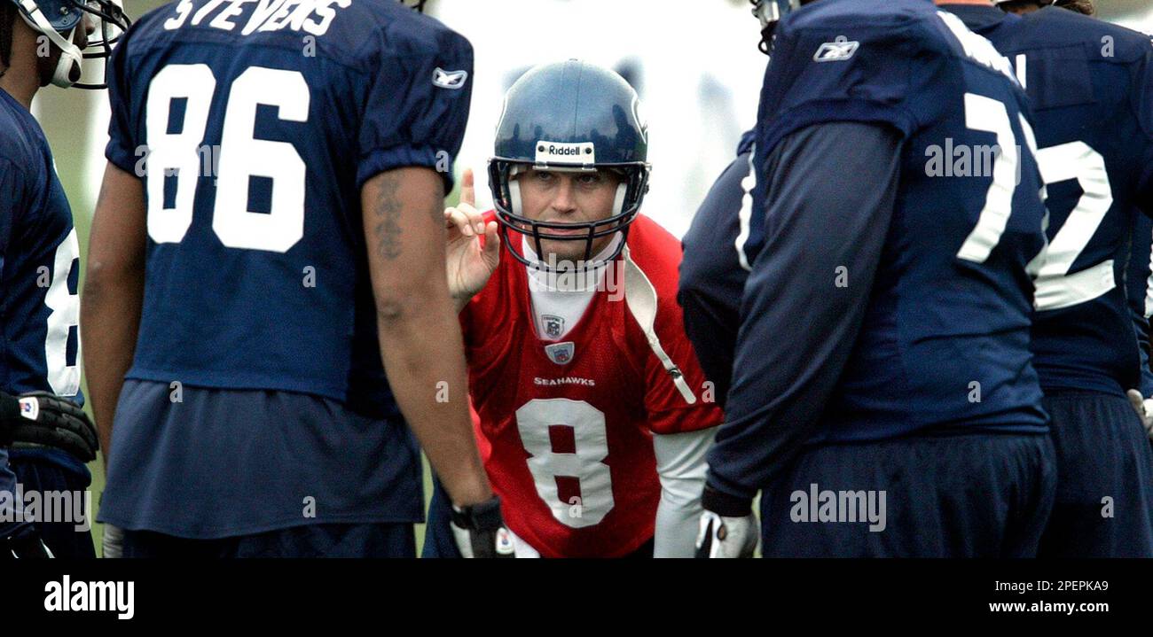 Seattle Seahawks quarterback Matt Hasselbeck, center, calls a play ...