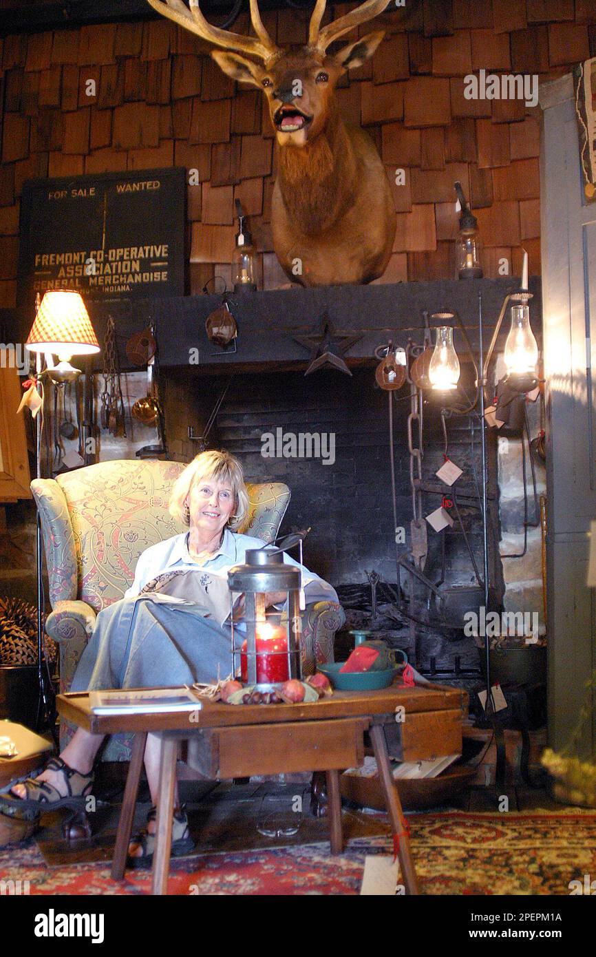 ** ADVANCE FOR WEEKEND AUG. 28-29 ** Pat Helton cross-stitches by one ...