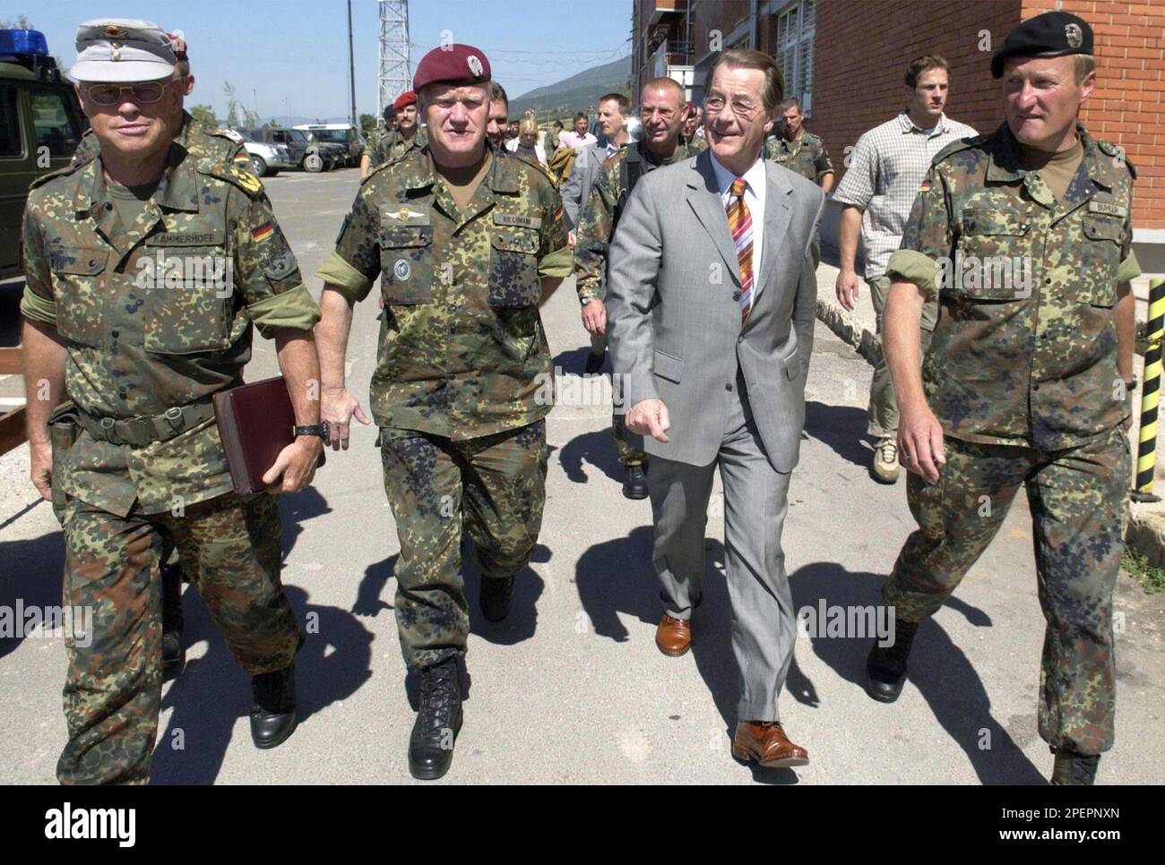 General Holger Kammerhoff, Kommandeur der Kosovo Force, General ...