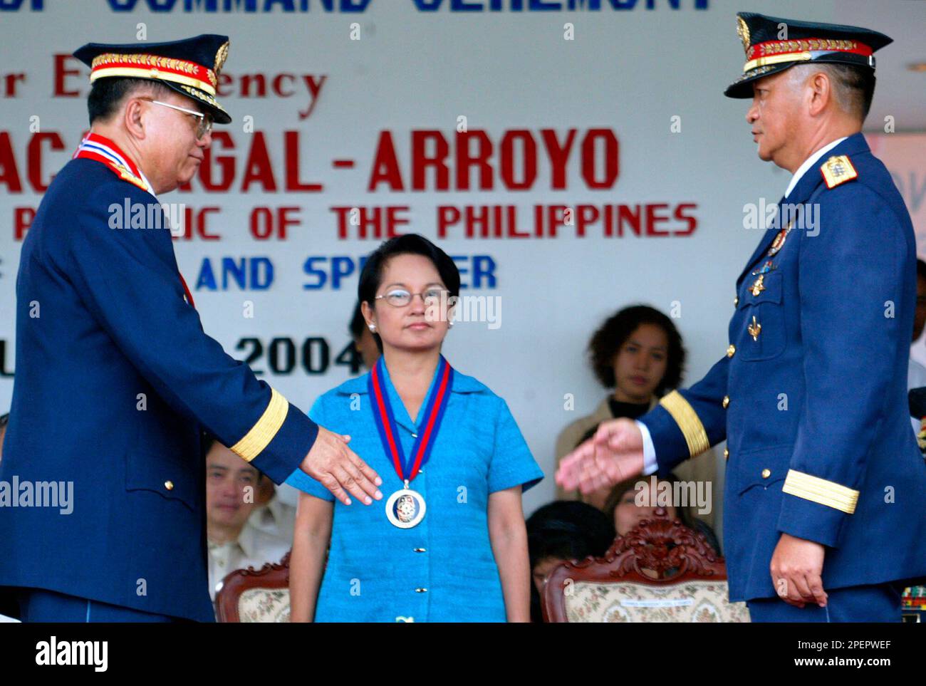 Philippine President Gloria Macapagal Arroyo (center) watches as ...