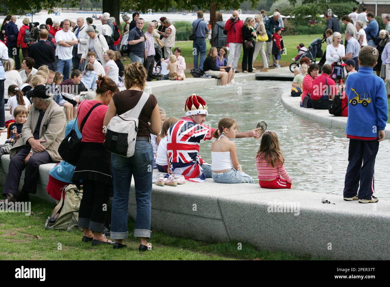 Hundreds of people turn up to enjoy the re-opening of Diana Memorial ...