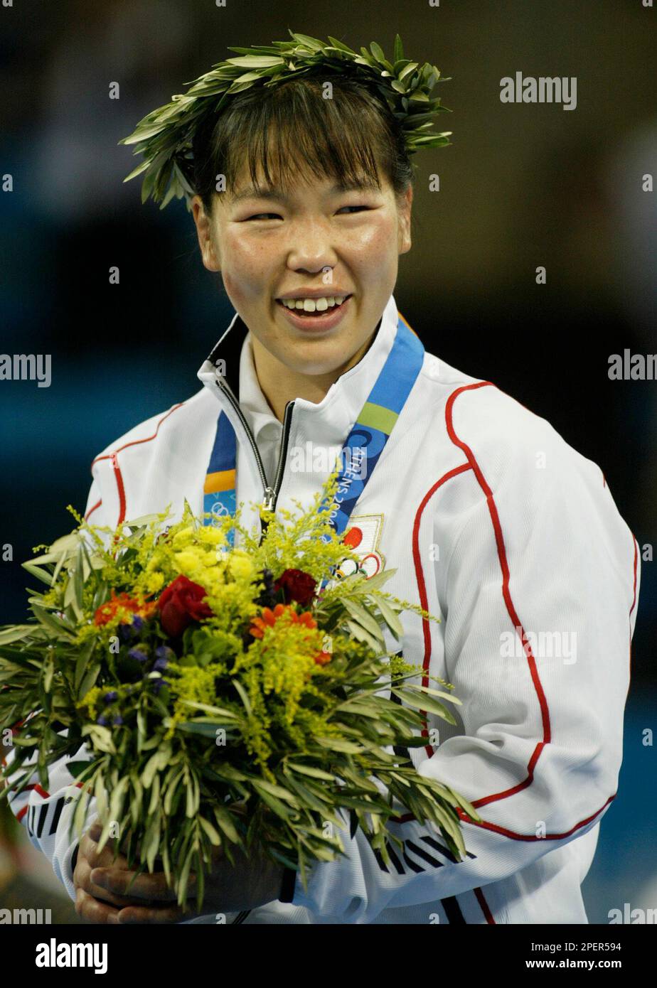 Japan's Anno Noriko receives the gold medal in the Half-Heavy Judo at ...