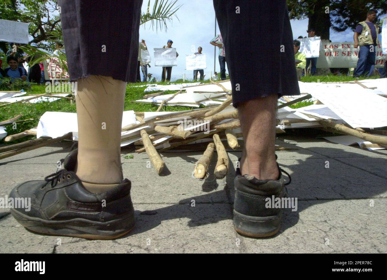 Jose Oscar Lopez Rivas, a veteran who lost his leg in a landmine in ...