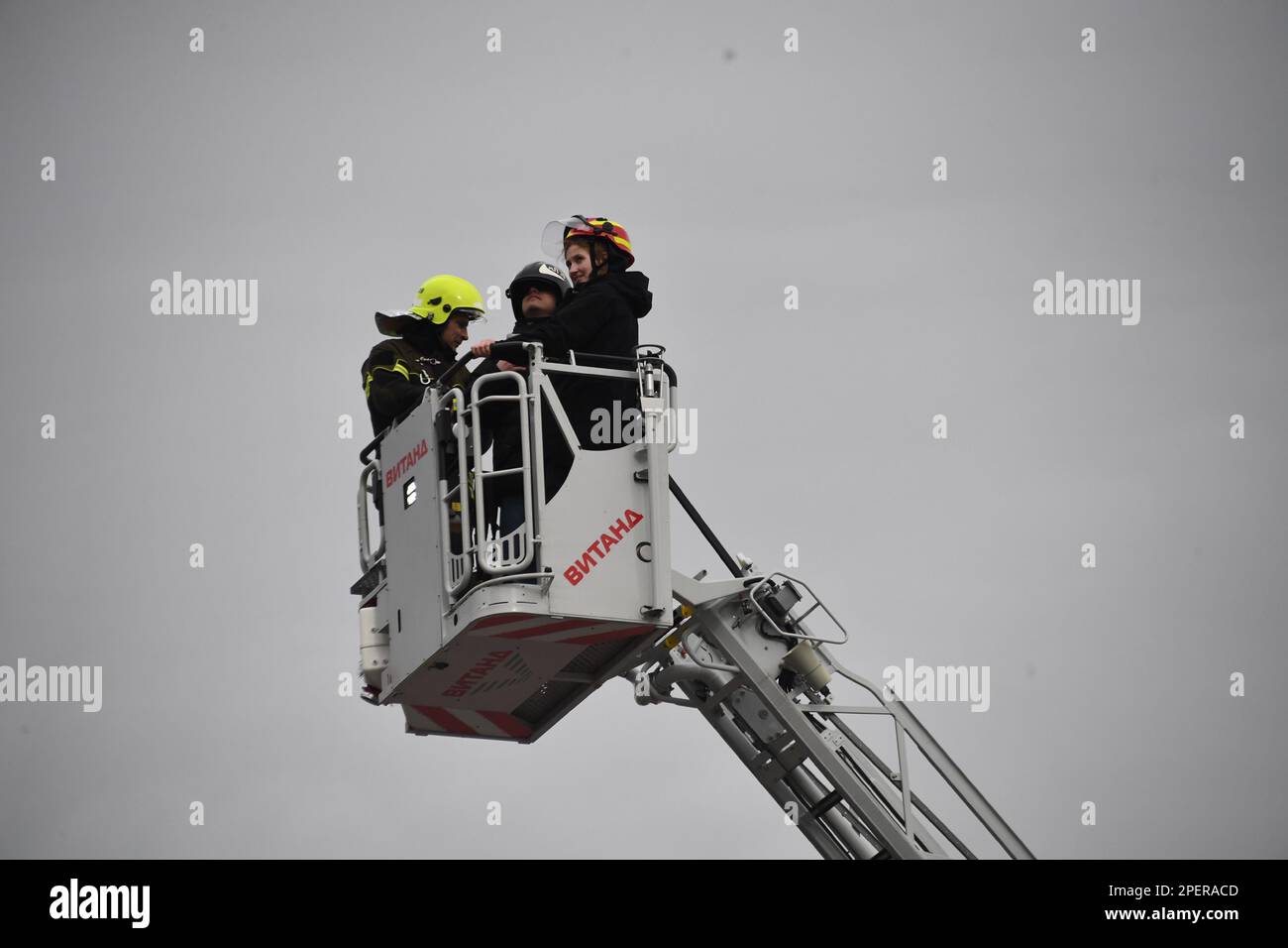 Moscow. Employees of the Russian Emergencies Ministry in the car lift ...