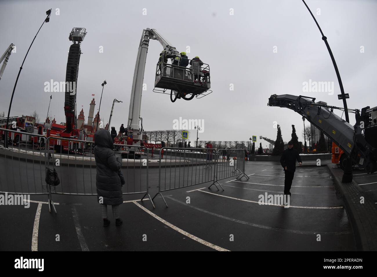 Moscow. Employees of the Russian Emergencies Ministry in the car lift ...