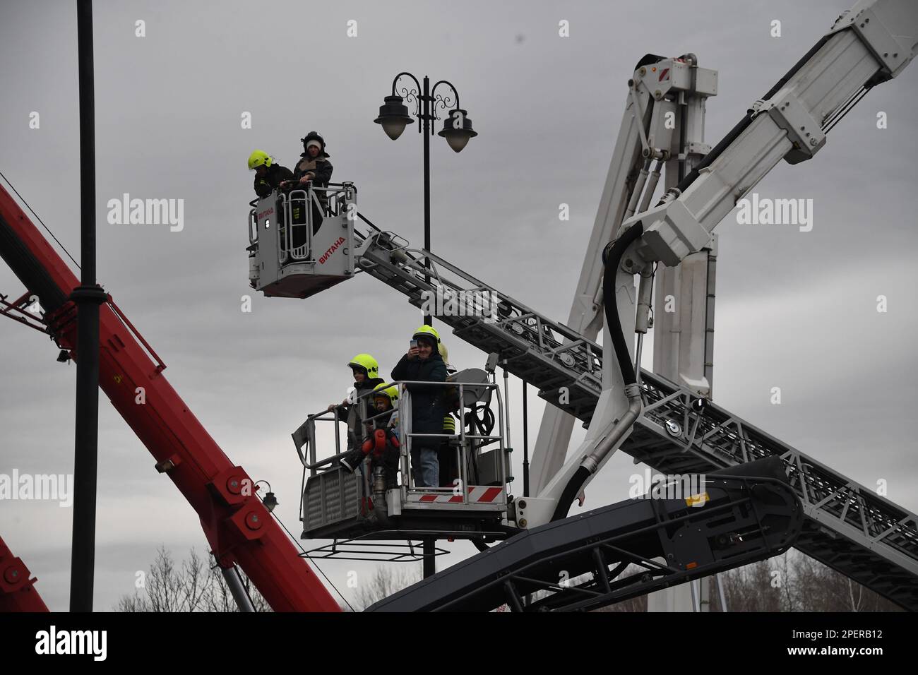 Moscow. Employees of the Russian Emergencies Ministry in the car lift ...