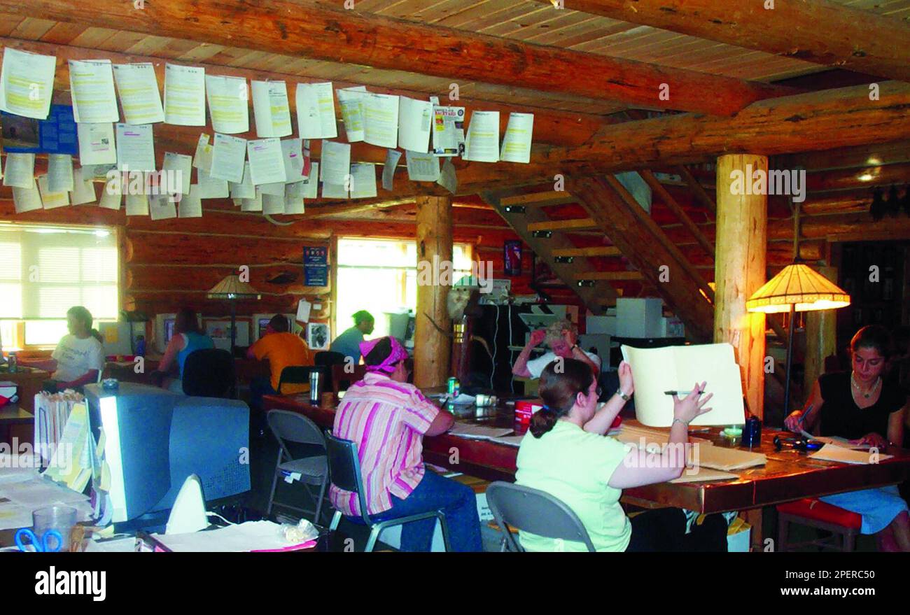 ** ADVANCE FOR SUNDAY, AUG. 22 **Workers for Project Vote Smart ...