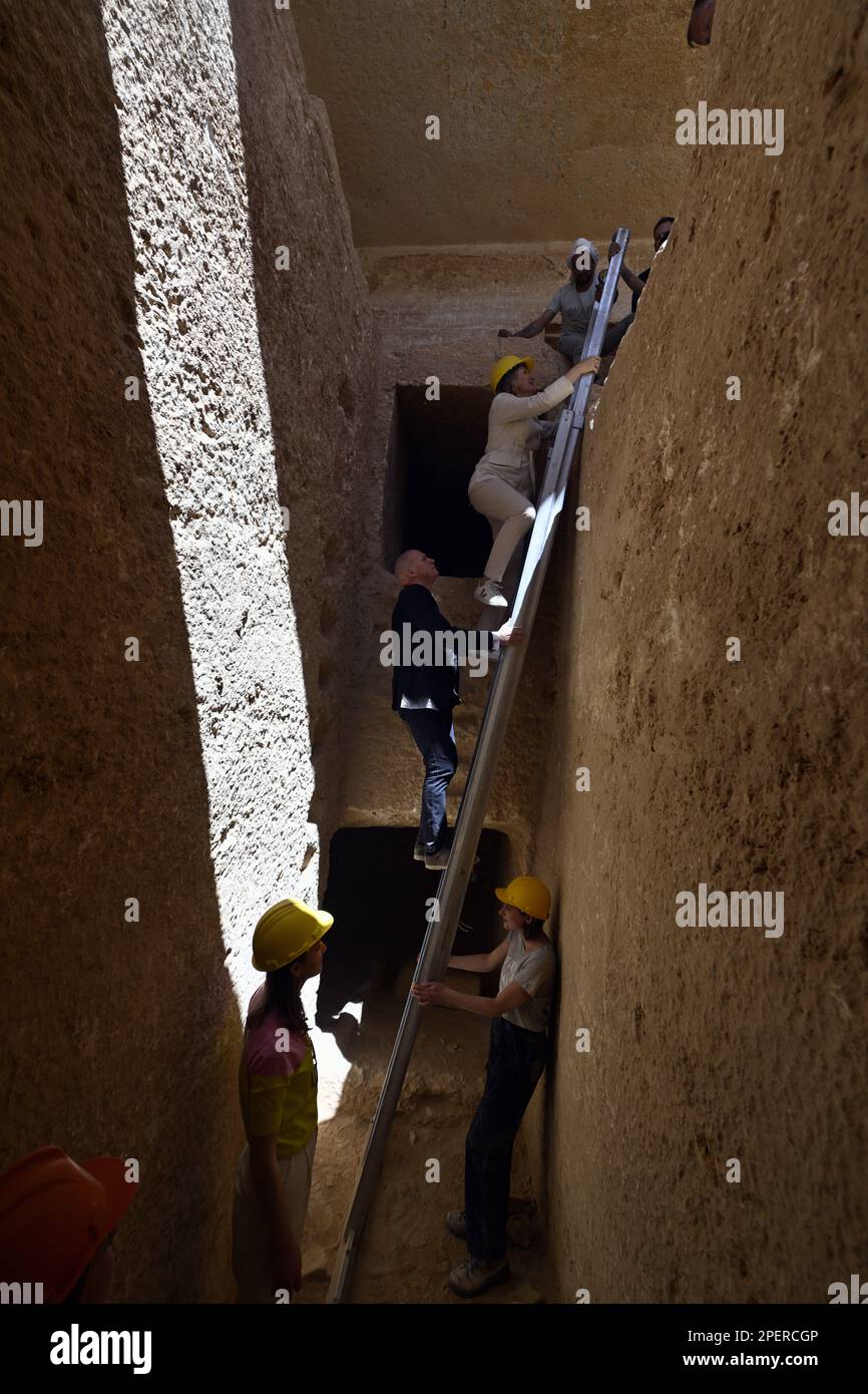 Dayr Al Barsha, Egypt. 16th Mar, 2023. Crown Princess Elisabeth (L ...