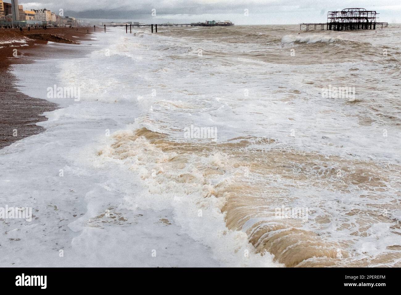 Big waves on seafront brighton hi-res stock photography and images - Alamy