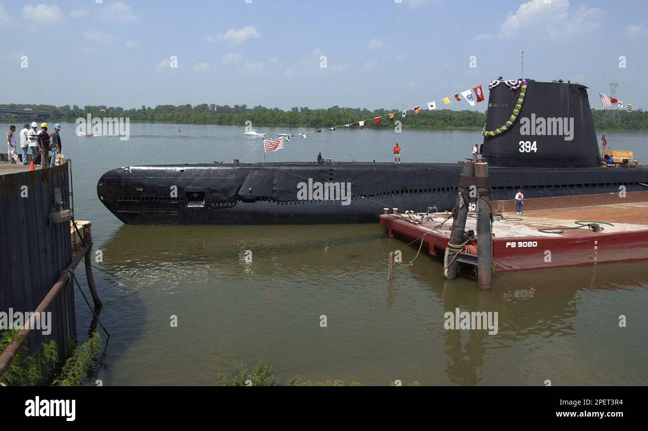 Port of Little Rock workers, left, watch the USS Razorback pull into ...