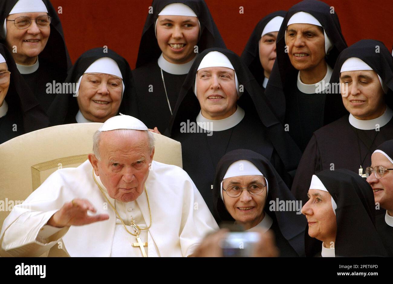 Nuns smile as they pose for a group photo next to Pope John Paul II at ...