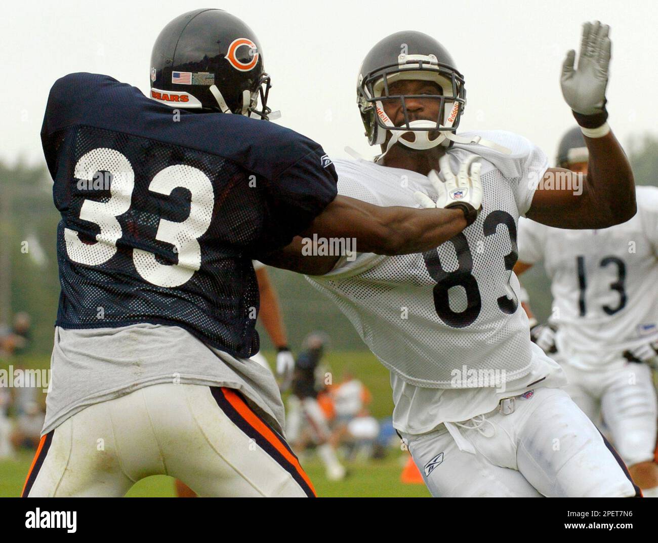 Chicago Bears wide receiver David Terrell (83) tries to get around ...