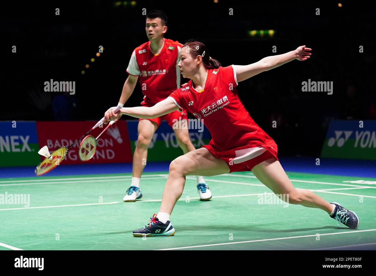 China's Zheng Si Wei (left) and Huang Ya Qiong in action against Hong ...