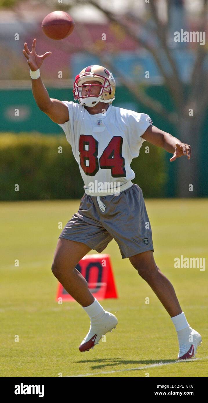 San Francisco 49ers wide receiver Cedrick Wilson makes a one-handed ...