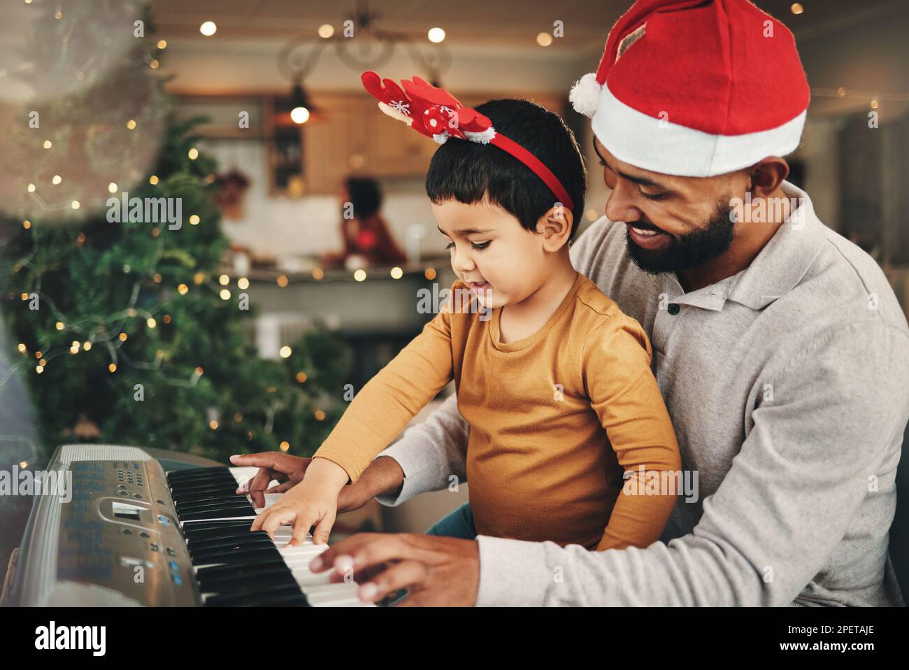 Songs at xmas time hi-res stock photography and images - Alamy