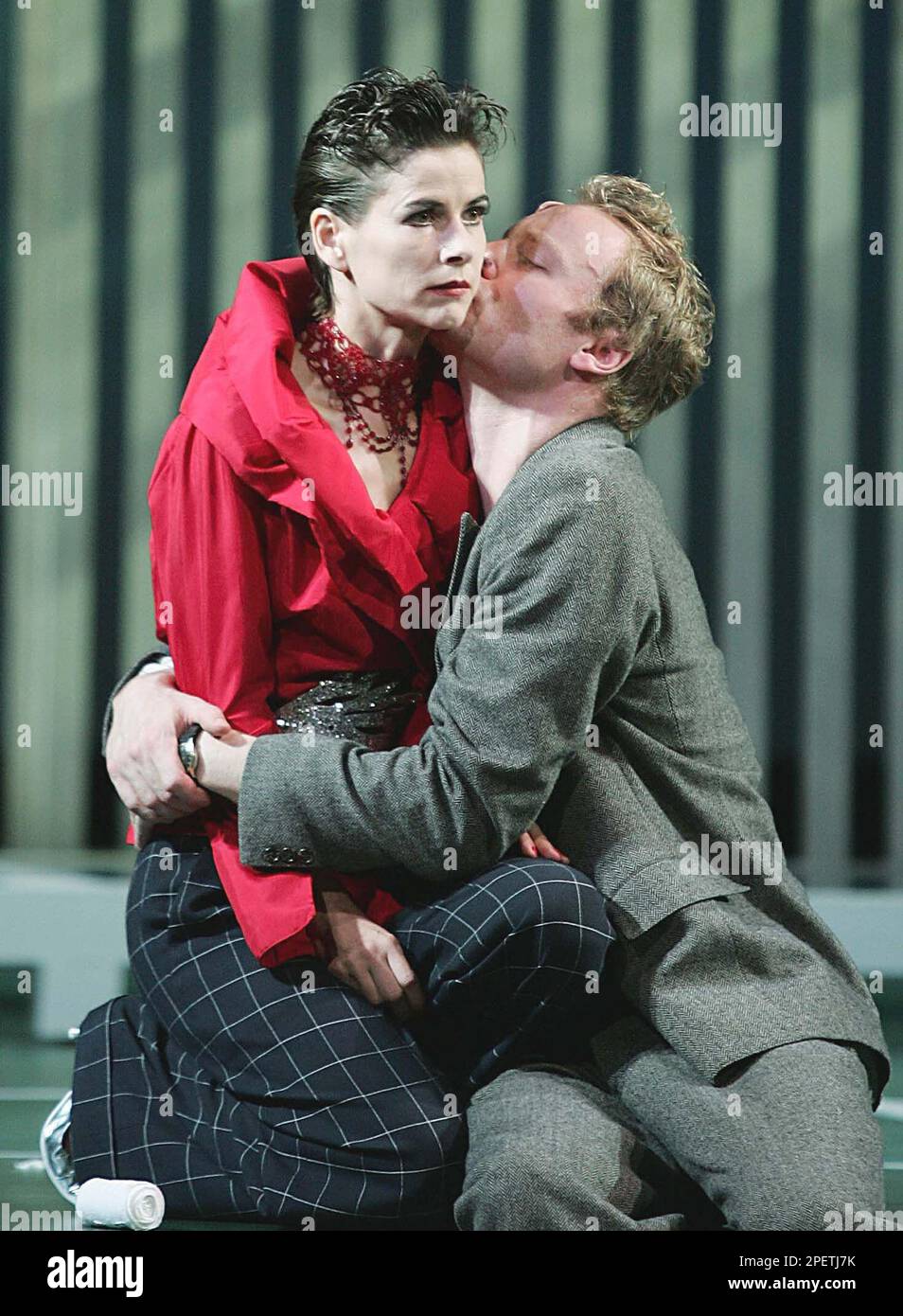 Sylvana Krappatsch in der Rolle der Irina Nikolajewna Arkadina und Mark ...