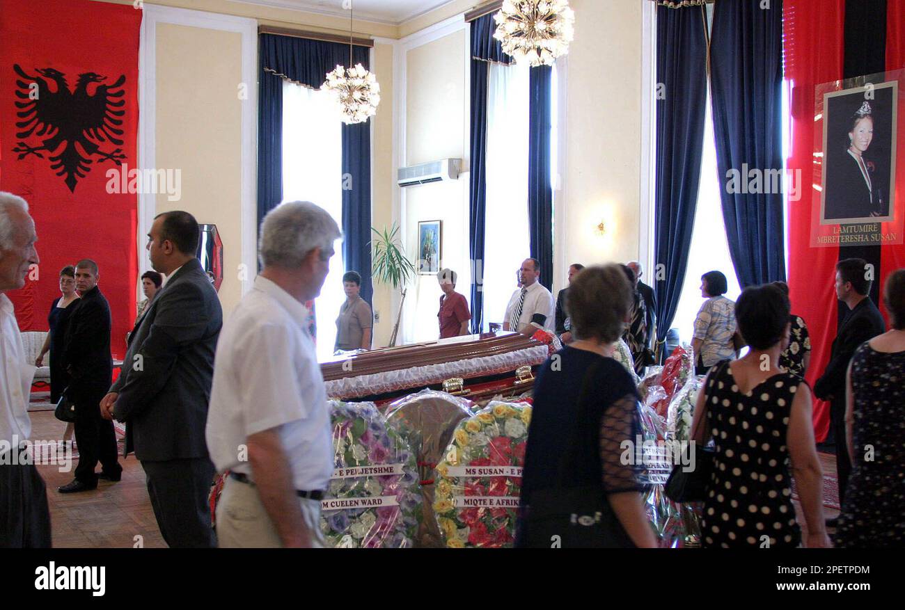 Albanian citizens pay their respects to Queen Susan, during her funeral ...