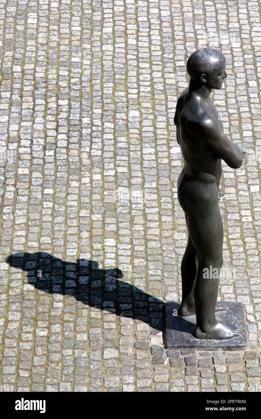 Das im Jahr 1953 aufgestellte "Ehrenmal der Opfer des 20. Juli 1944 ...