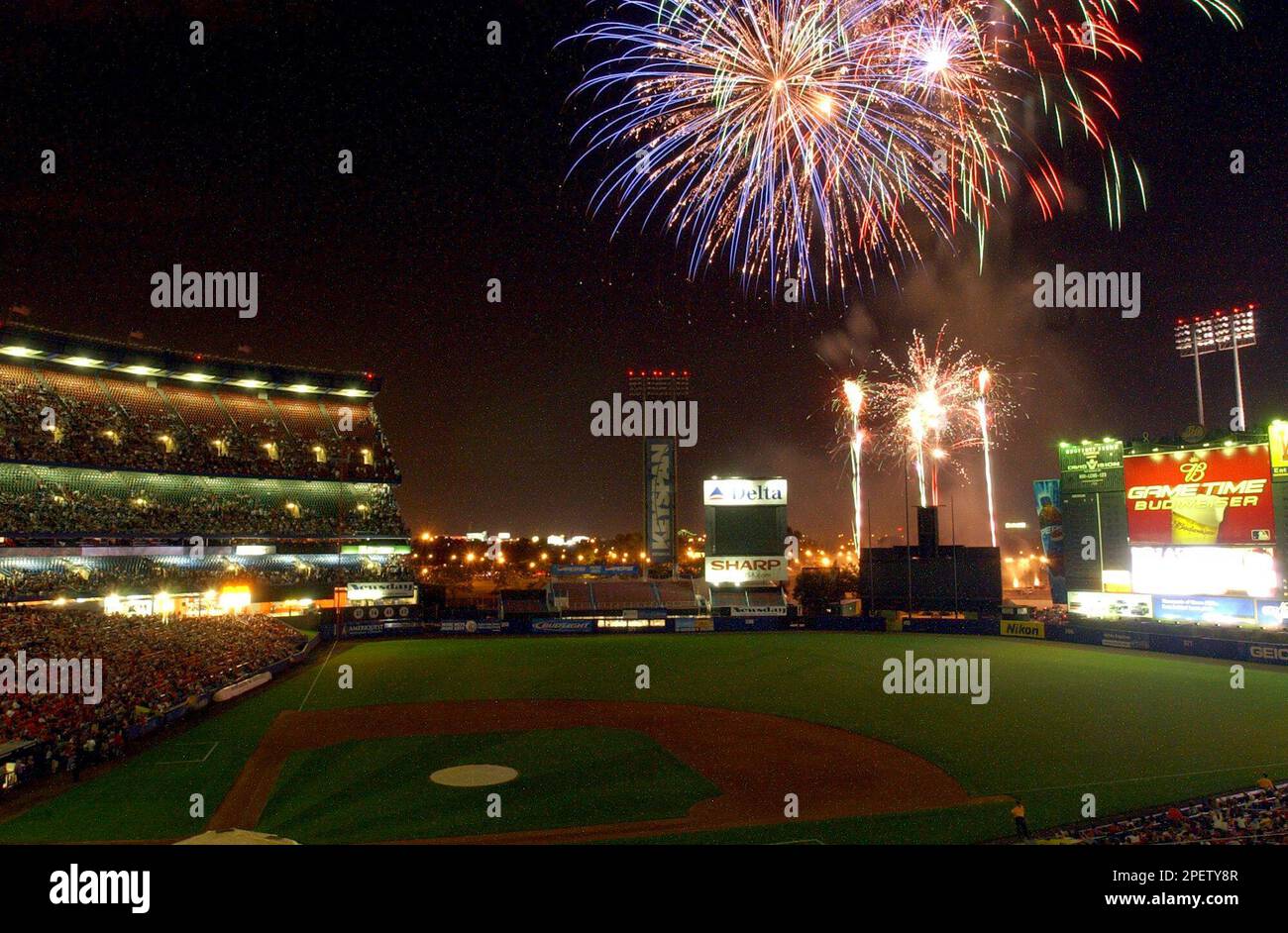 After the New York Mets played the Philadelphia phillies fans stay to ...