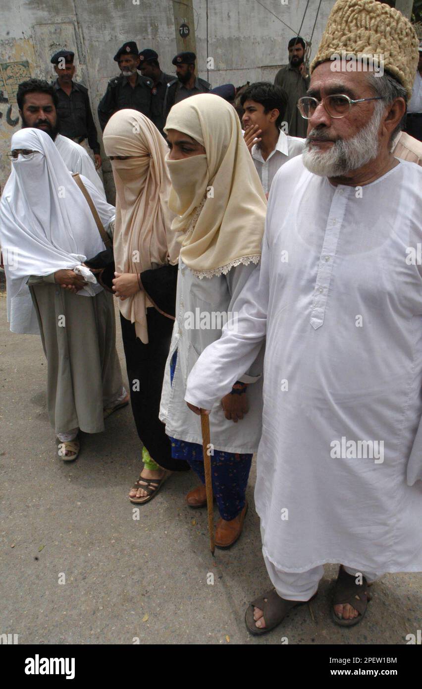 Family members of Pakistani doctors, brothers Akmal Waheed and Arshad ...