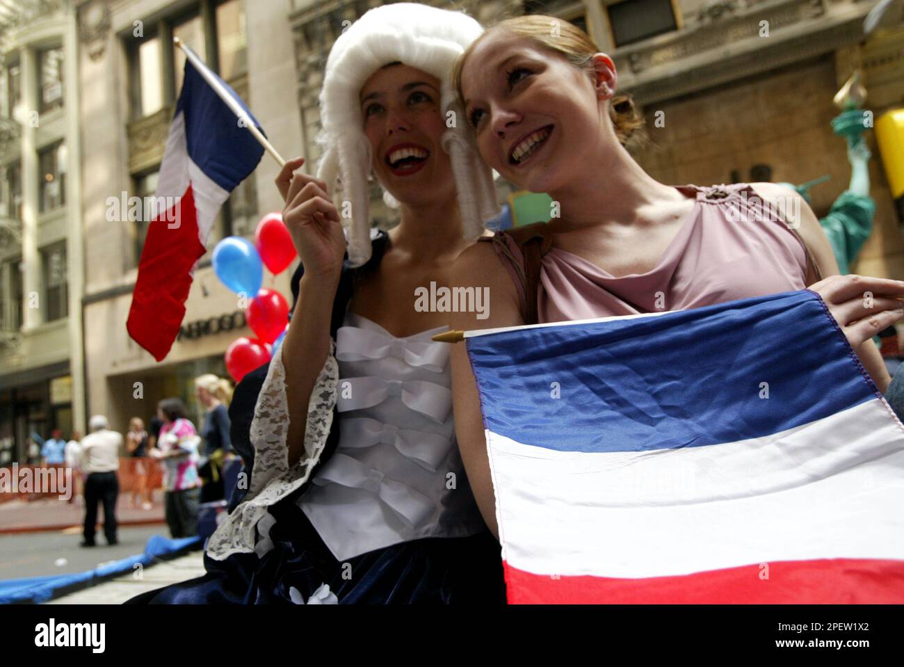 Jessica Van Itallie, left, as Marie Antoinette, and Jackie Albright ...