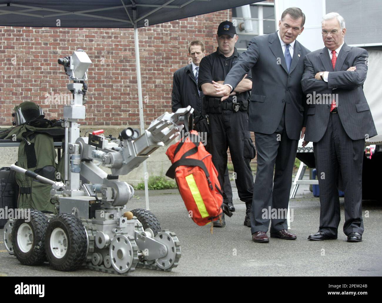 Homeland Security Secretary Tom Ridge, second from right, and Boston ...