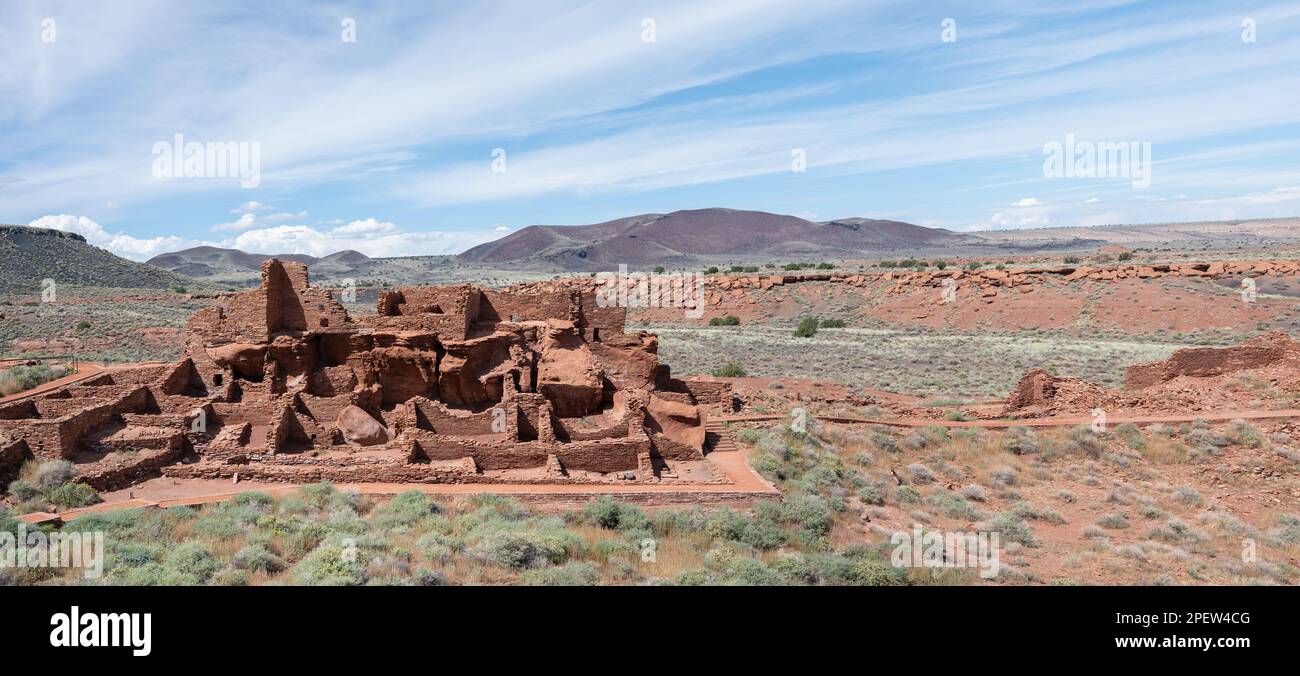 Abandoned ancient indigenous village in US desert landscape ...