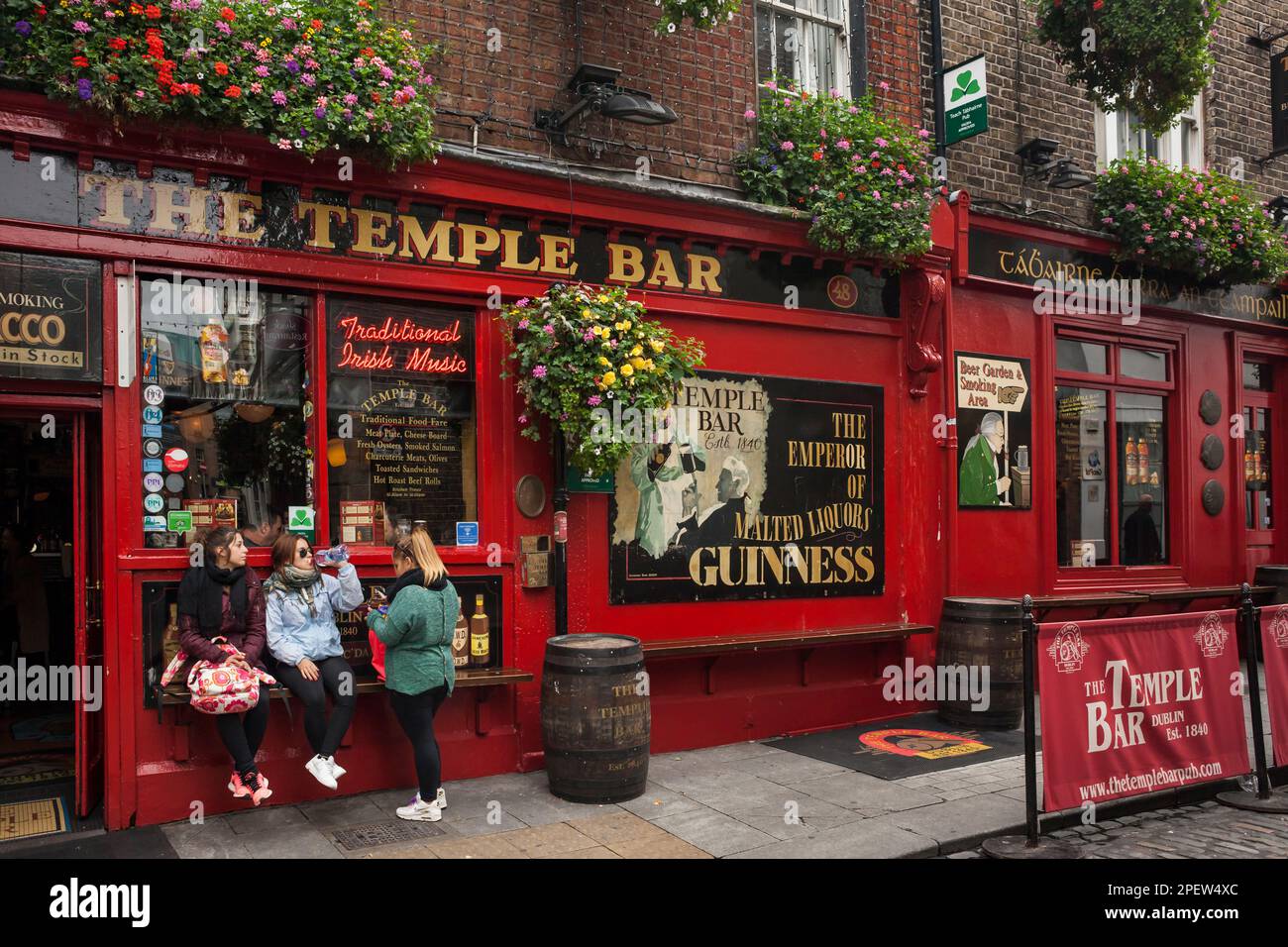 The temple bar red exterior hi-res stock photography and images - Alamy