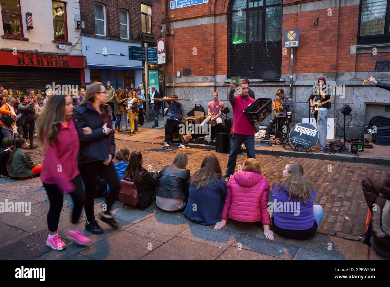 Rock street concert in the Temple bar area, Dublin Stock Photo - Alamy
