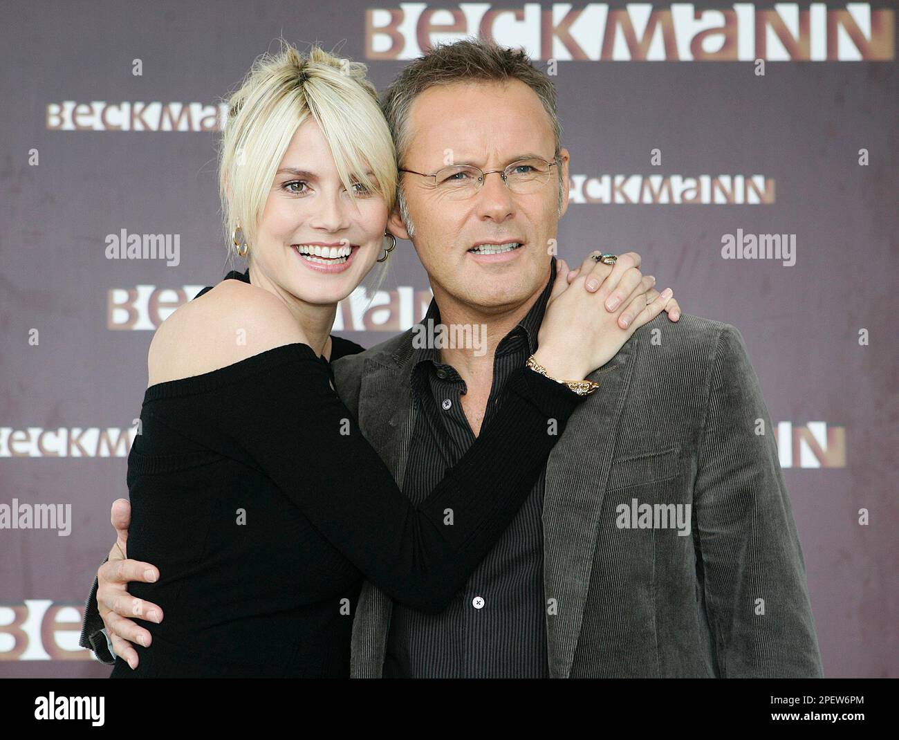 Das deutsche Topmodel Heidi Klum, links, posiert am Samstag, 10. Juli ...