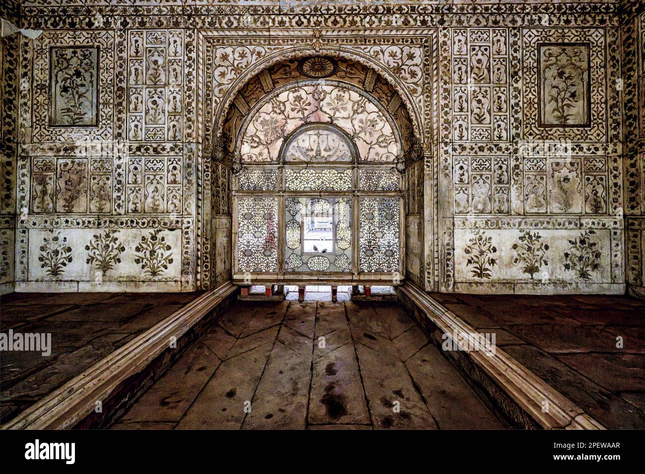 The pierced and inlaid white marble screen in the Khas Mahal - the Hall ...