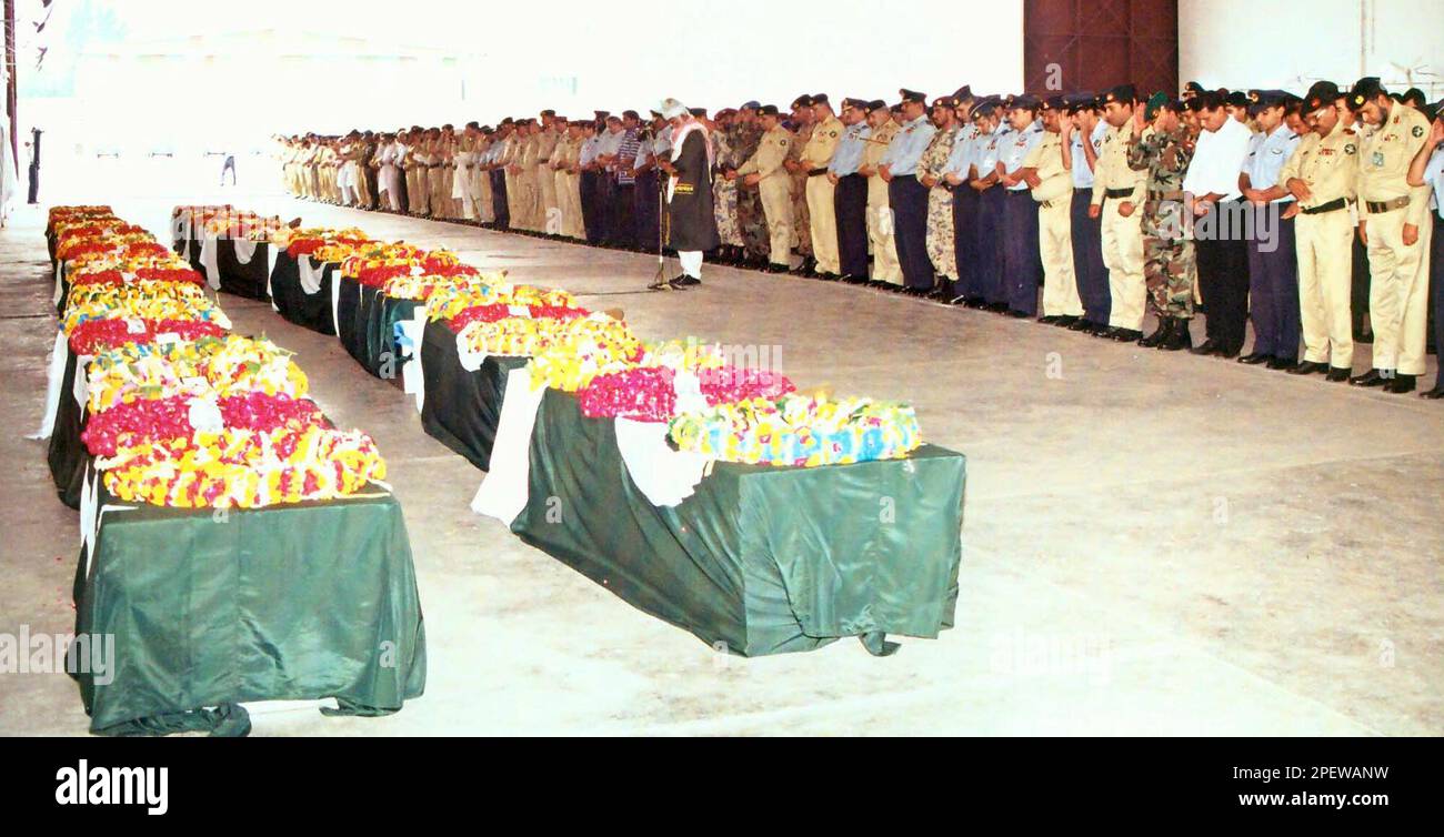 Officers of Pakistan armed forces offer funeral prayers for their ...