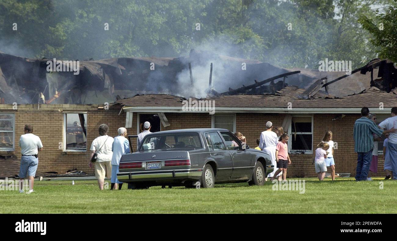 Members and neighbors of the Hartville Conservative Mennonite Church ...