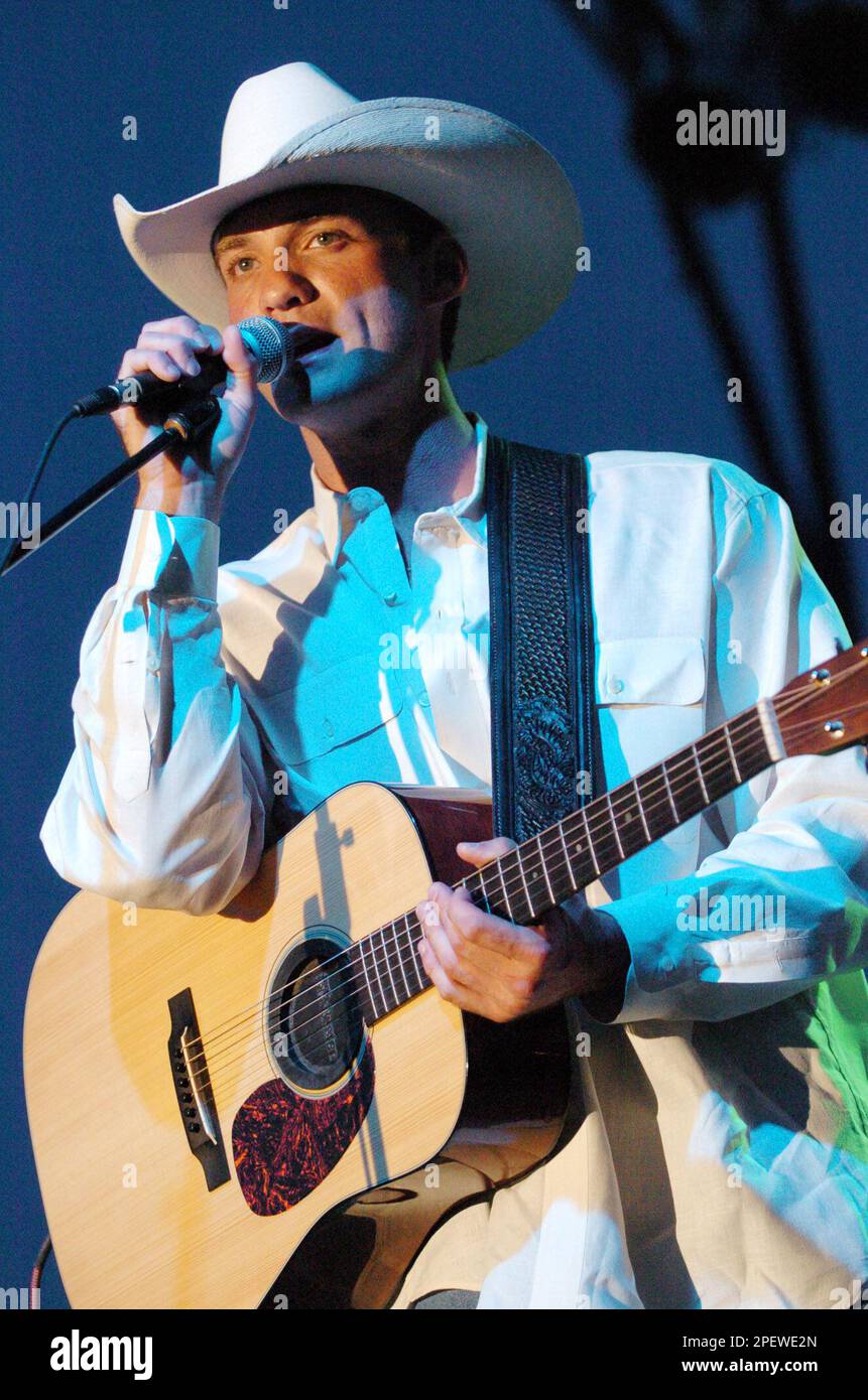 Country singer Wade Hayes performs for a packed audience during the ...