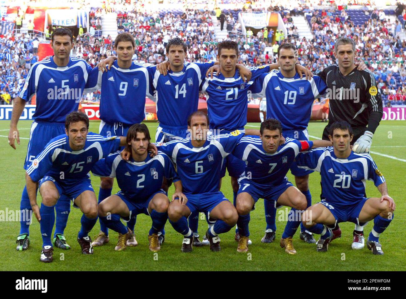The Greek national soccer team prior to the Euro 2004 Championship ...