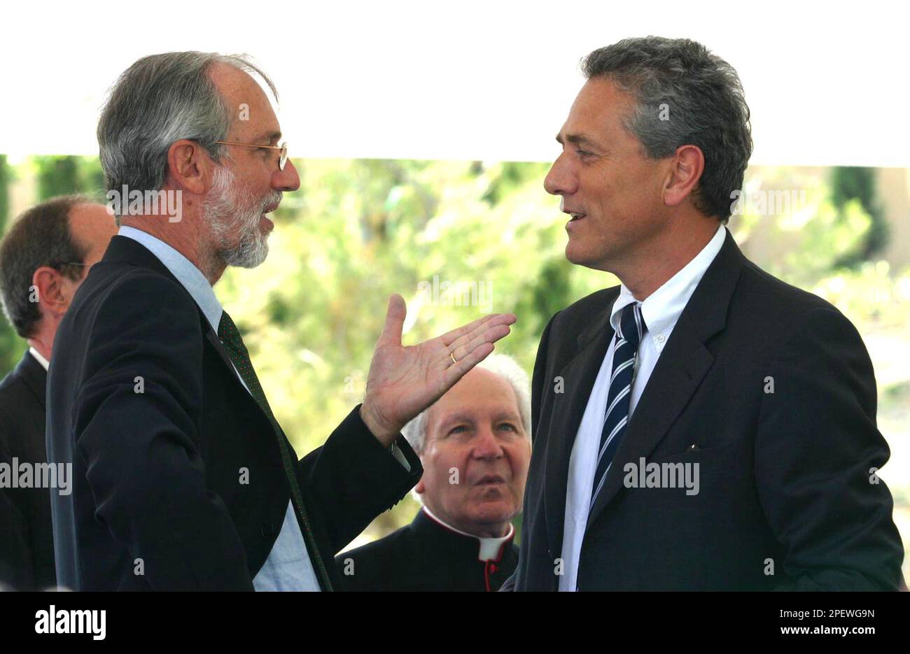 Italin architect Renzo Piani gestures as he talks to Italian Margherita ...