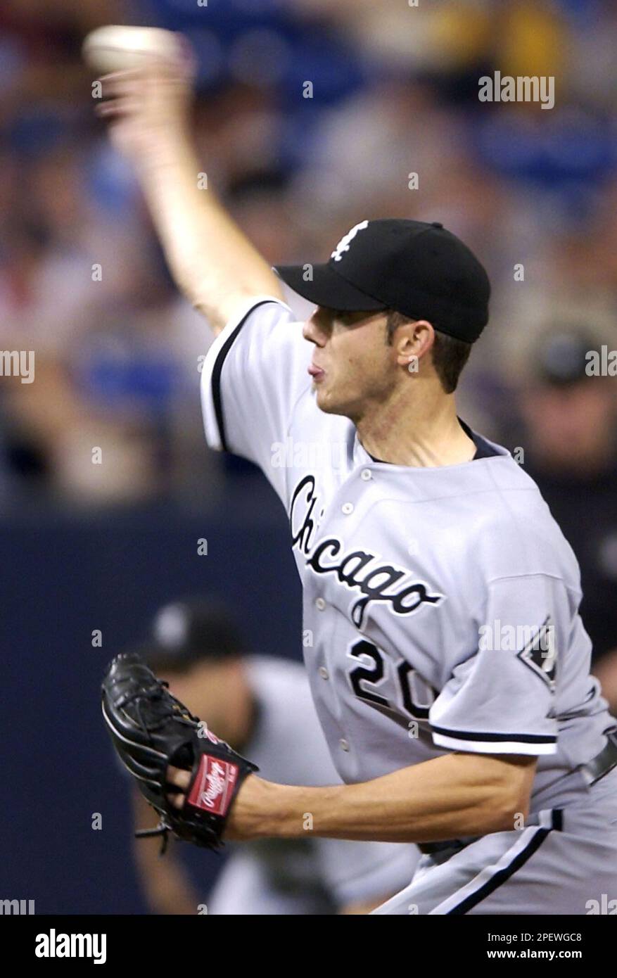 Chicago White Sox pitcher Jon Garland delivers to Minnesota Twins ...