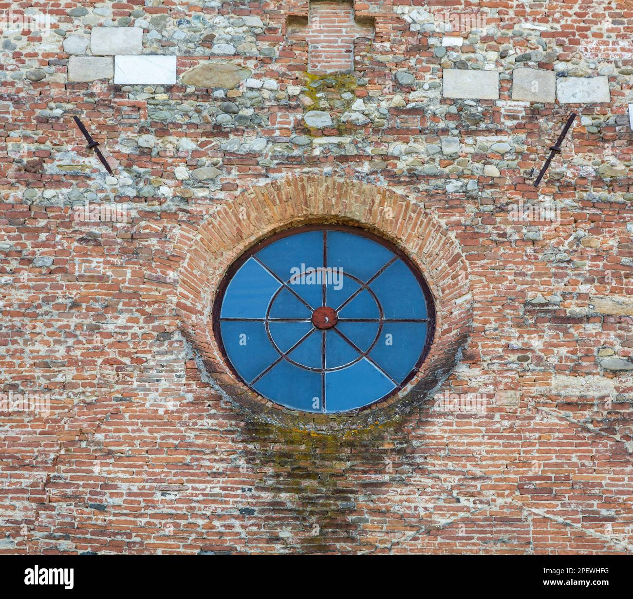 Round window hi-res stock photography and images - Alamy