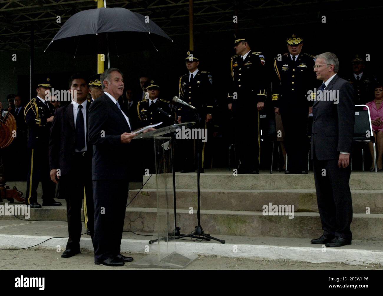 Guatemalan President Oscar Berger delivers a speech in front of Tom ...