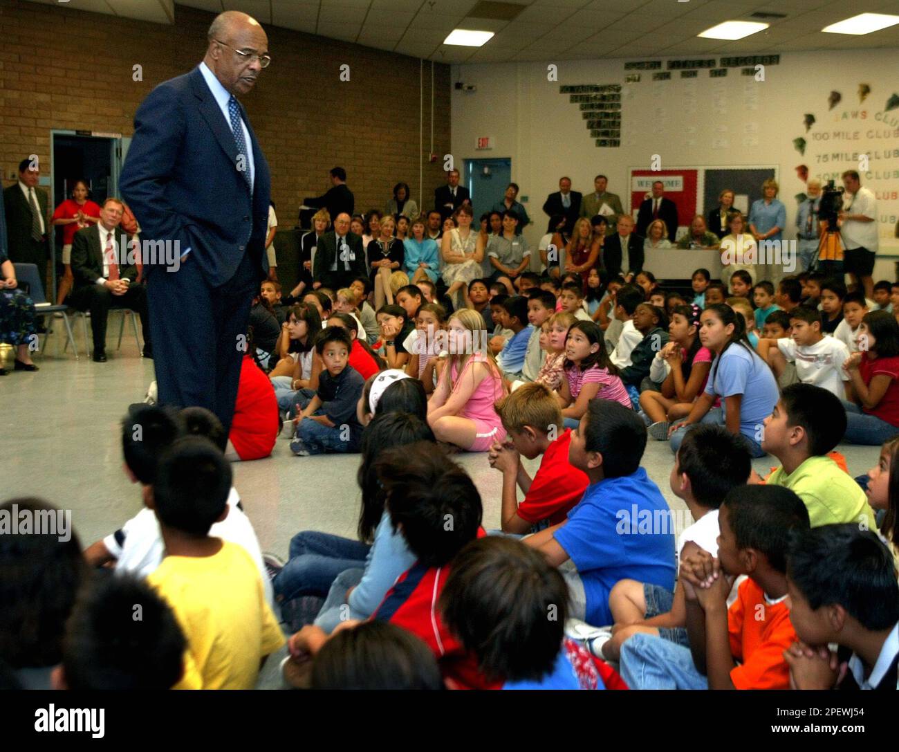 U.S. Education Secretary Rod Paige talks with students at Edwards ...