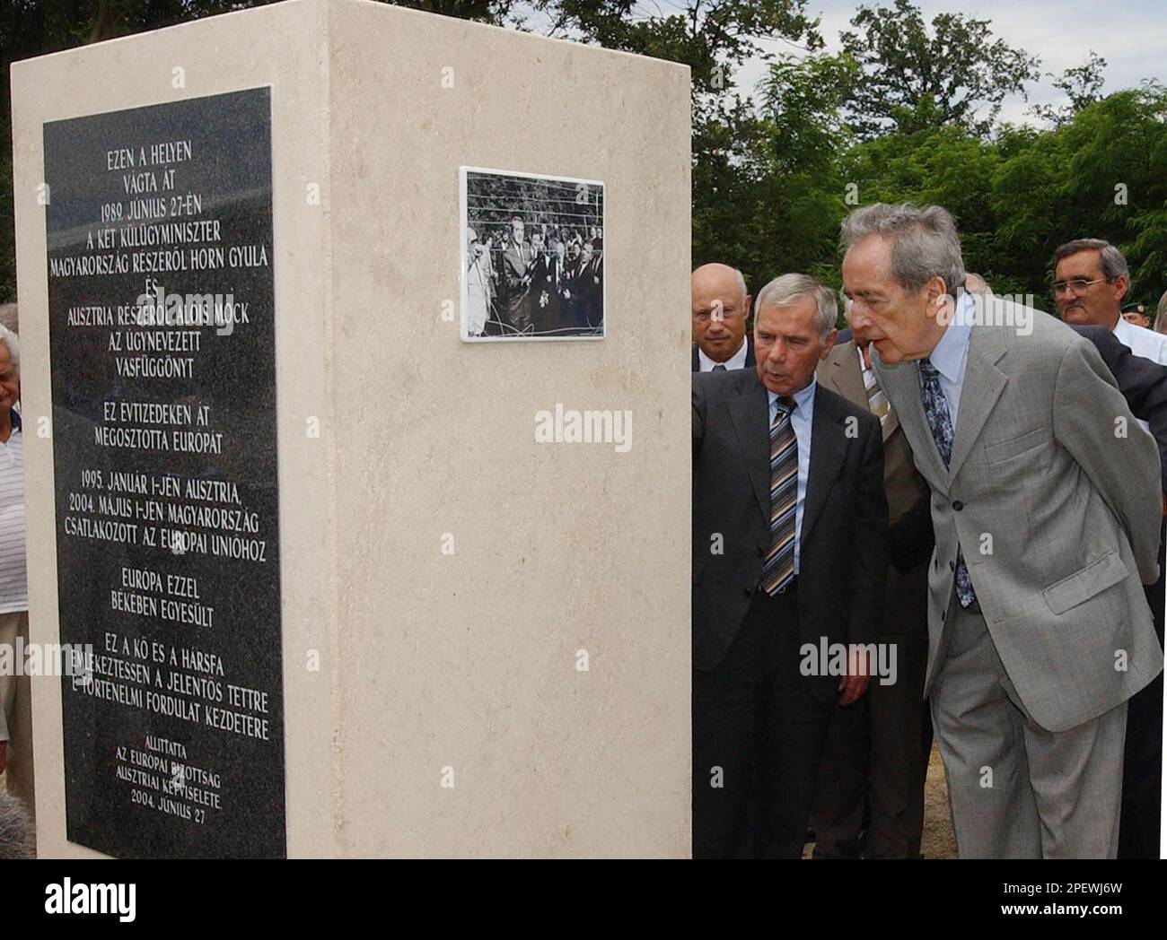 Former Foreign Ministers Alois Mock, right, of Austria and Gyula Horn ...