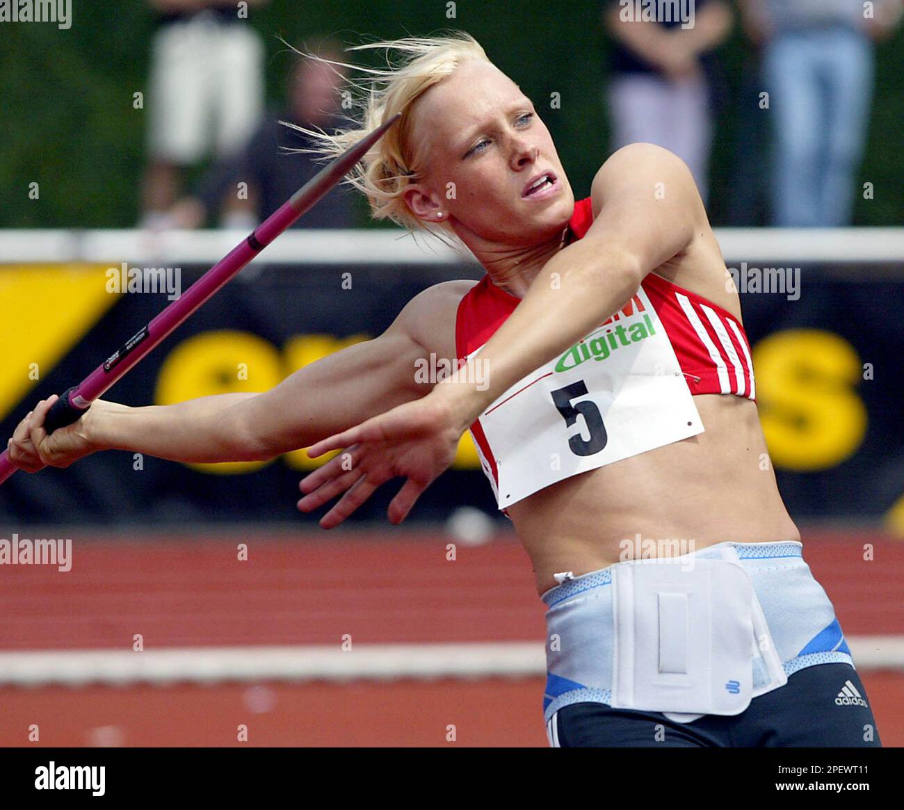 Die deutsche Siebenkaempferin Claudia Tonn wirft den Speer beim DLV ...